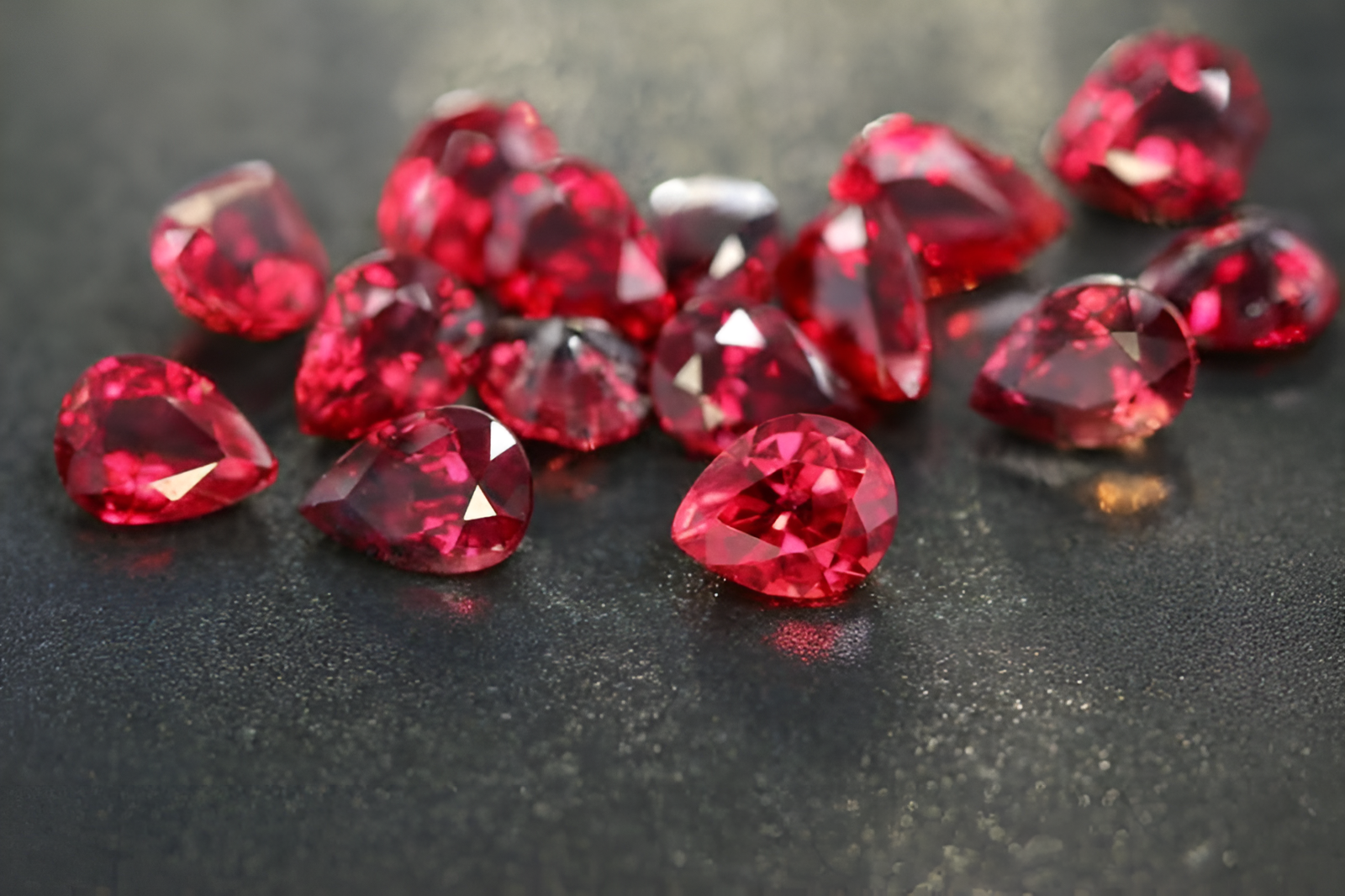 Đá Ruby là gì? Đá ruby giá bao nhiêu? Nhận biết đá Ruby thật