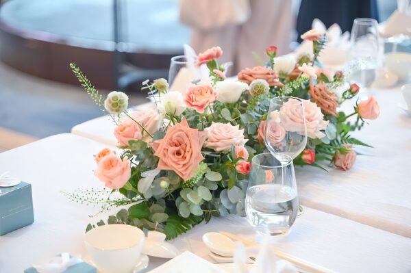 10+ Mẫu hoa để bàn đám cưới đẹp, sang trọng và ý nghĩa nhất