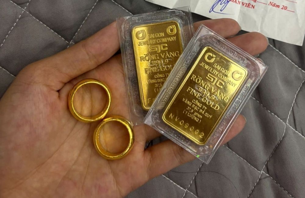 Bán vàng khác tiệm lỗ bao nhiêu? Loại vàng nào bán lỗ nhất?