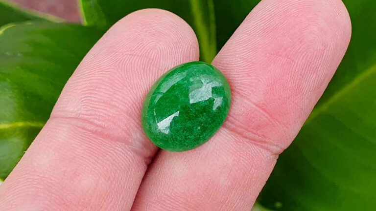 Ngọc Jadeite là gì? Hợp mệnh gì? So sánh Jadeite và Nephrite